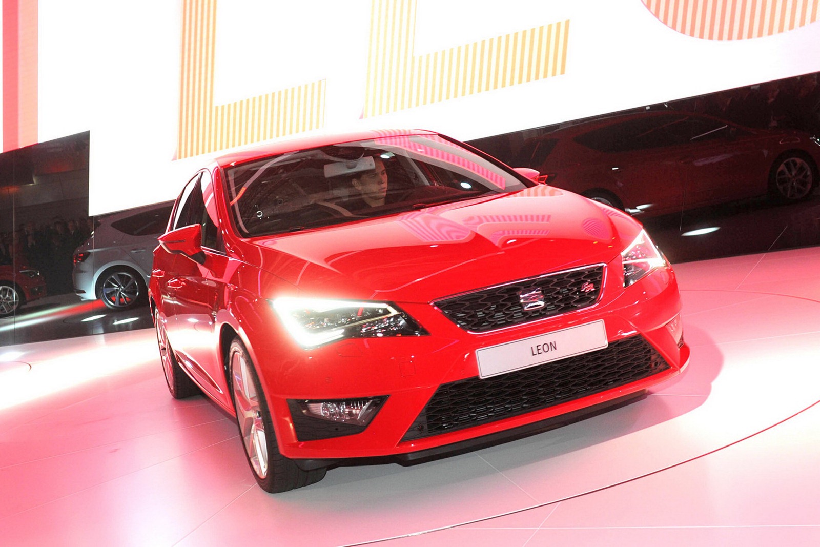 2013 Seat Leon Compact Hatch ~ Autooonline Magazine